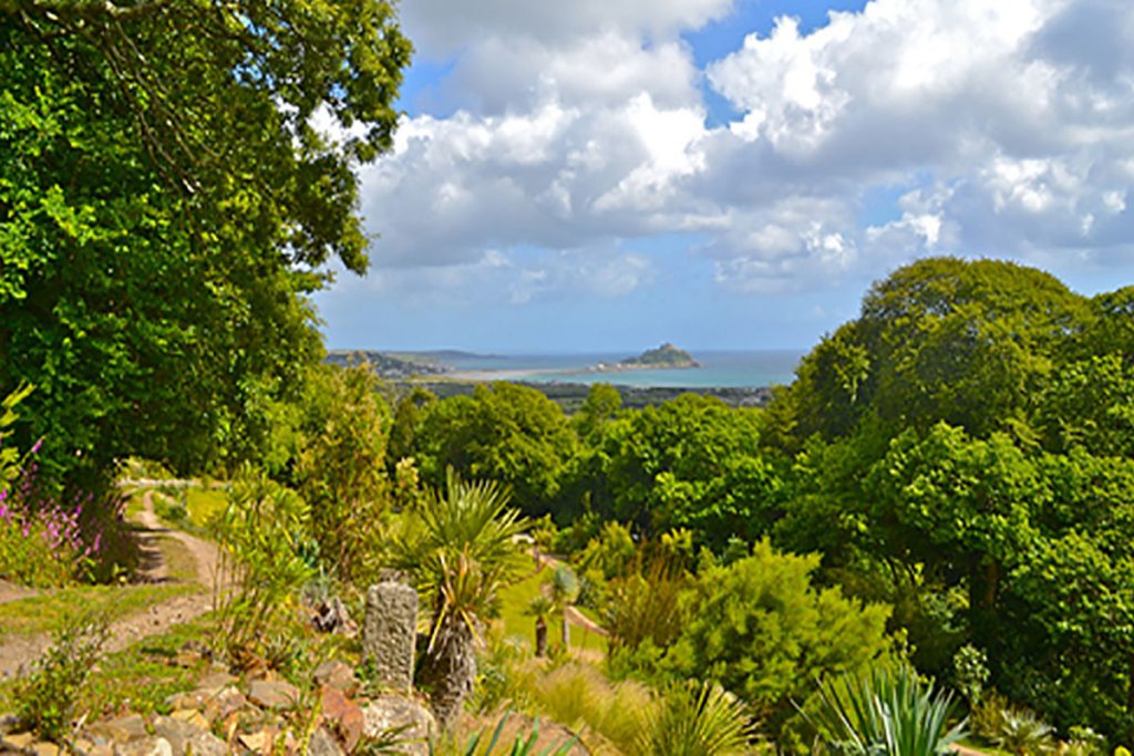 Our 10 favourite Cornish gardens, the best gardens to visit on holiday ...